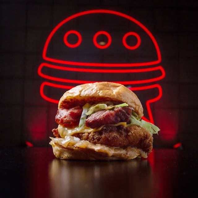 Distrito Burger - General Peron - Updated 2026, Burgers Restaurant in ...