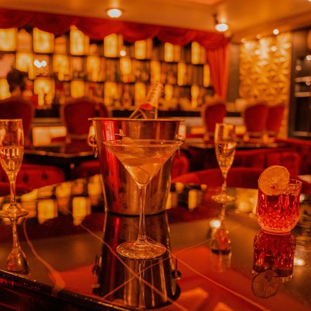 Reina Roja restaurant cabaret and show bar - Ciudad de México, CDMX ...