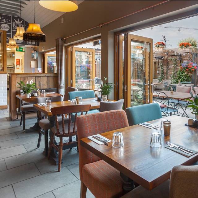 The Wheatsheaf Pub & Restaurant Farnham - Updated 2025, Gastro Pub in ...