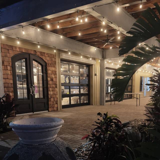 Lefty's Oyster & Seafood Bar Restaurant - Sarasota, FL | OpenTable