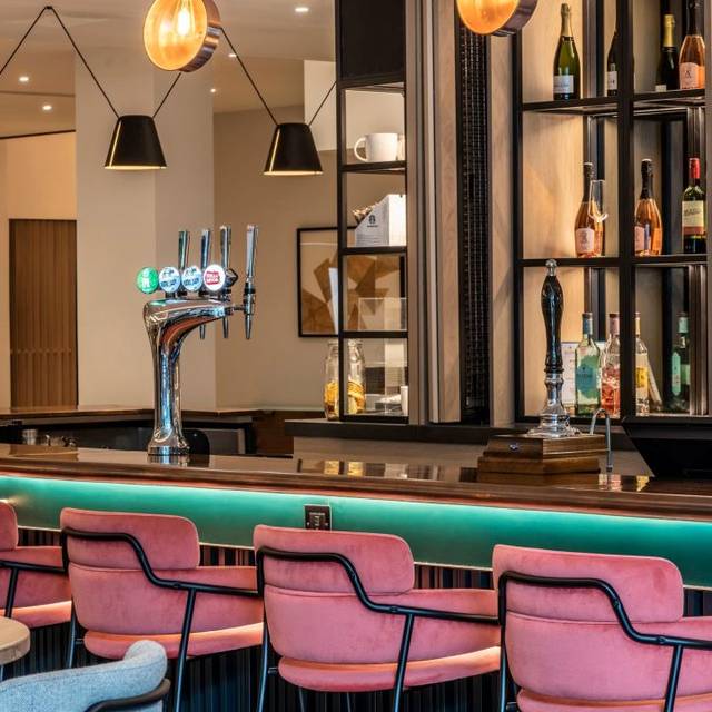 In The Wings - Holiday Inn Shepperton Restaurant - Shepperton, Surrey ...