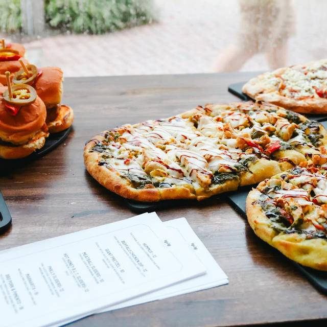 Fore Score a Golf Taven - Gate Parkway Restaurant - Jacksonville, FL ...