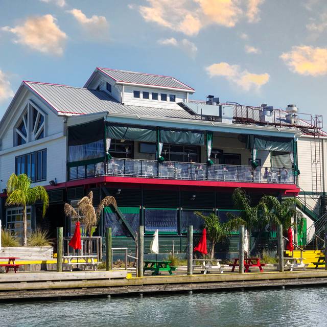 Felix's Restaurant and Oyster Bar - Lakefront - Updated 2025, Seafood ...