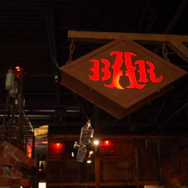 HellFired Pizza - Wood Village - Updated 2025, American Restaurant in ...