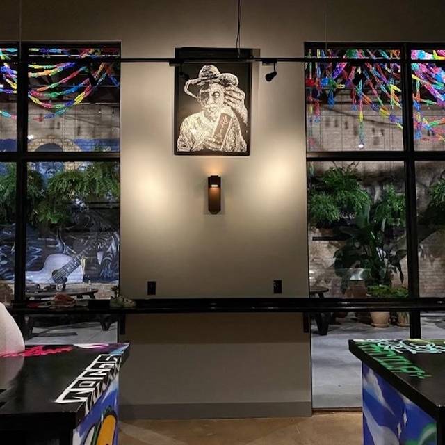 Revolver Taco Lounge Gastro Cantina - Mis à jour en 2024, Restaurant ...