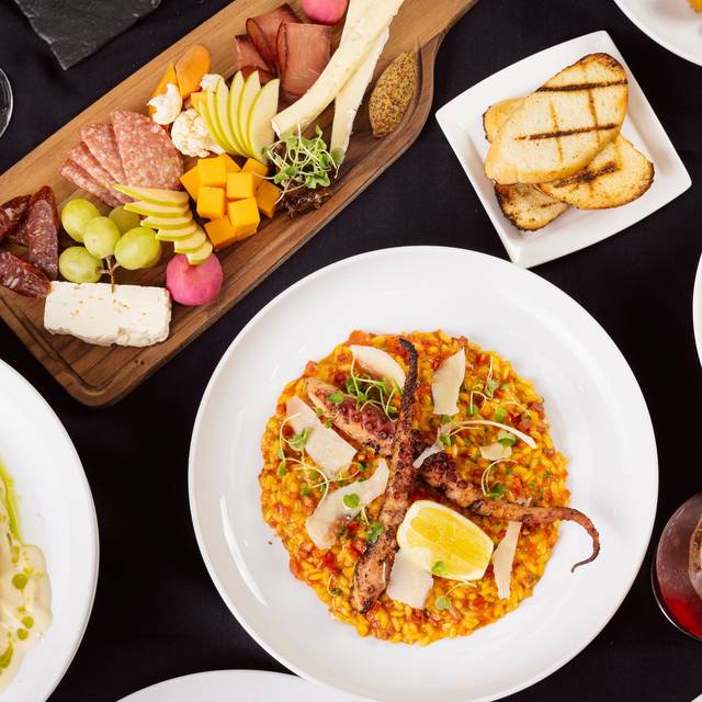 MIXT Lobby Lounge @ Sheraton Vancouver Guildford Hotel Restaurant ...