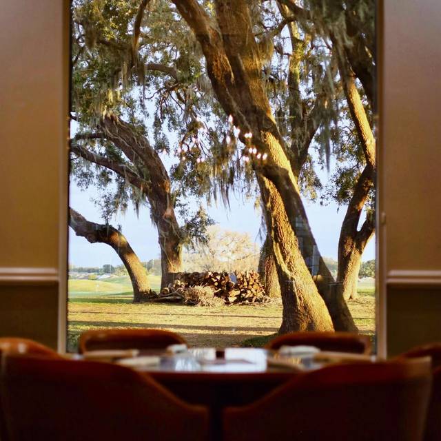 Broad Stripes Golf & Social Club - Updated 2025, American Restaurant in ...