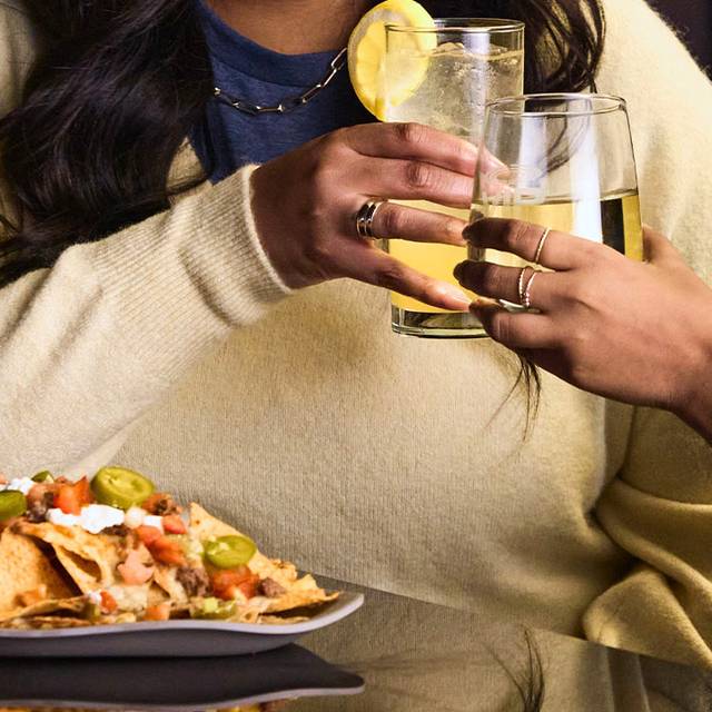 Cineplex VIP Winston Churchill Oakville Restaurant - Oakville, ON ...