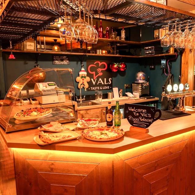 Val's - Restaurant Pizzeria - Dublin 2, County Dublin | OpenTable