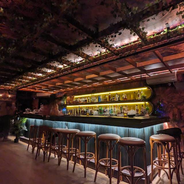 Paradise Grotto - Updated 2026, Polynesian Restaurant in Toronto, ON