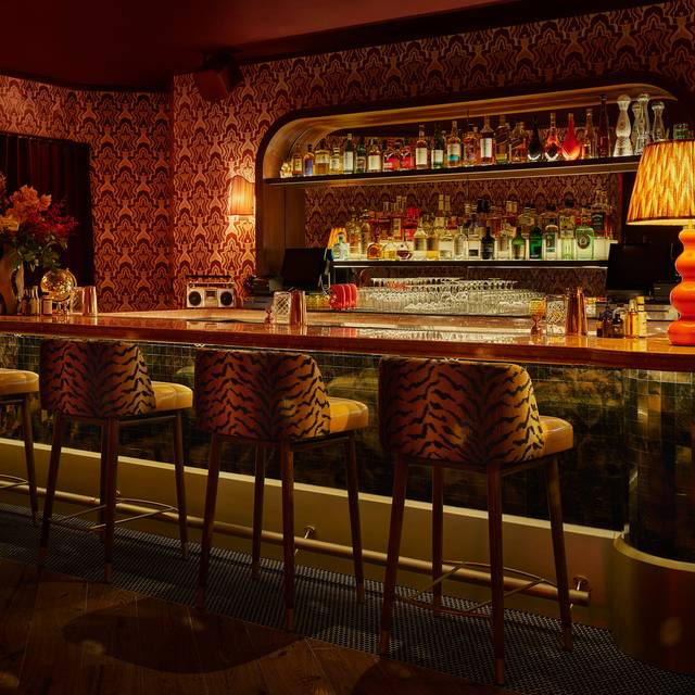 Restaurante Caramella Hidden Lounge - Planet Hollywood - Las Vegas, NV ...