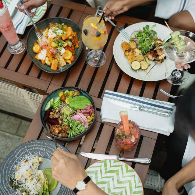 Restaurante Reflections The Garden Terrace - Rosewood Hotel Georgia ...