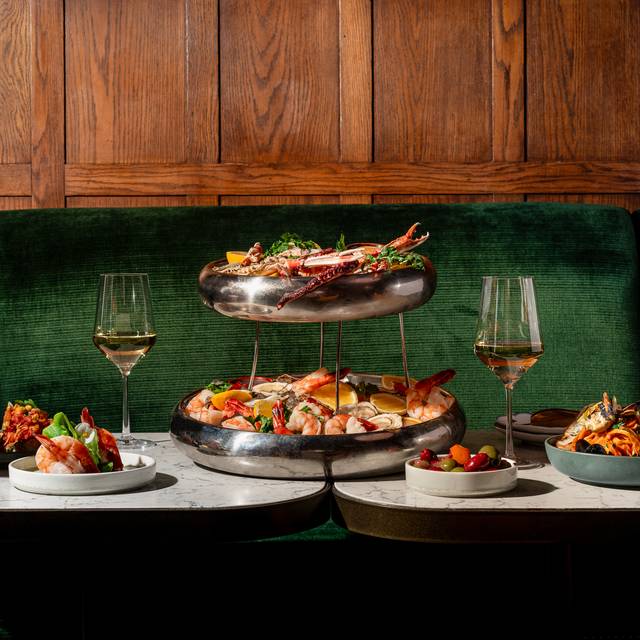 Confederation Lounge & Patio - Fairmont Hotel Macdonald Restaurant ...