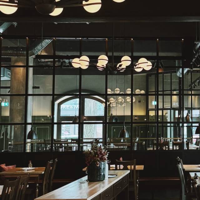 Wirtshaus Papa Benz Restaurant - München, BY | OpenTable