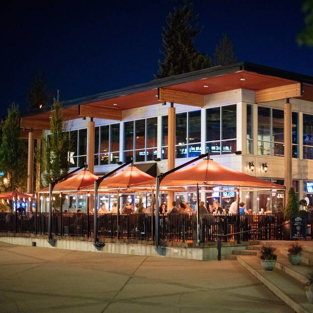 Browns Socialhouse - Lynn Valley Restaurant - North Vancouver, BC ...