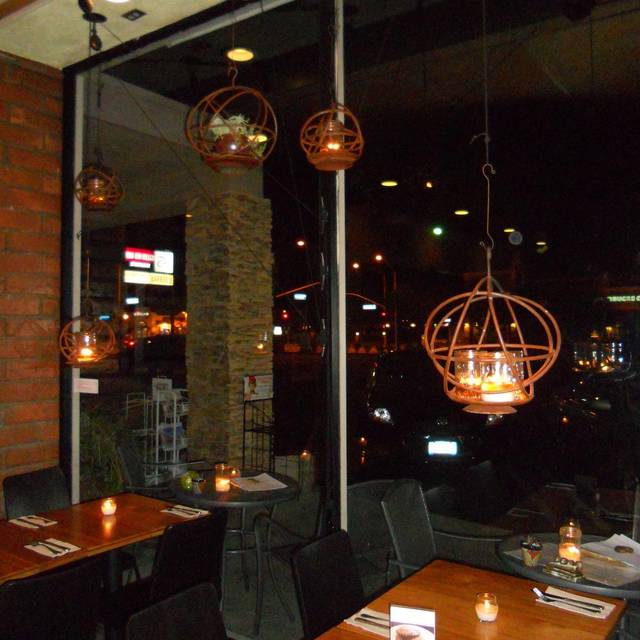 Avanti Cafe - Actualizado en 2026, Bistro en Costa Mesa, CA