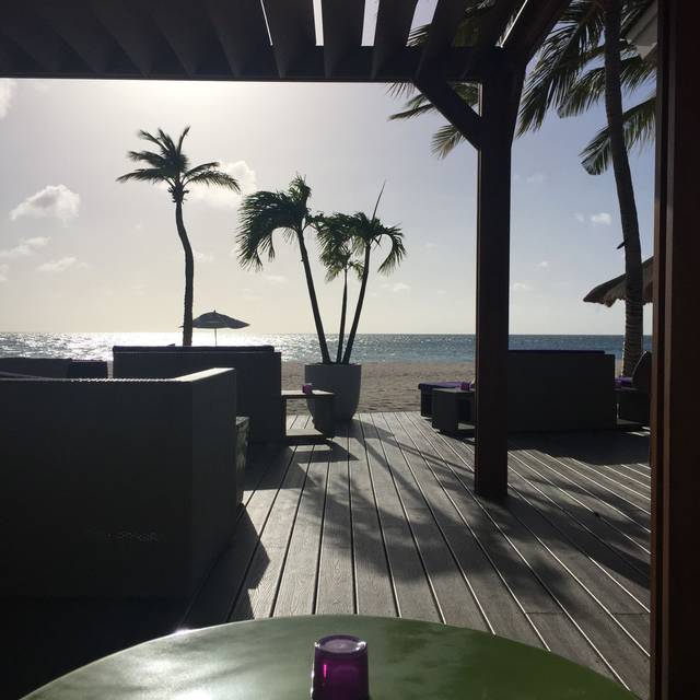 Elements Restaurant at Bucuti & Tara Beach Resort - Adults Only - Eagle ...