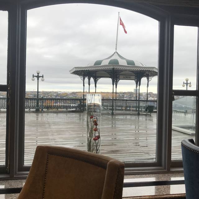 Place Dufferin - Fairmont Le Château Frontenac Restaurant - Québec, QC ...