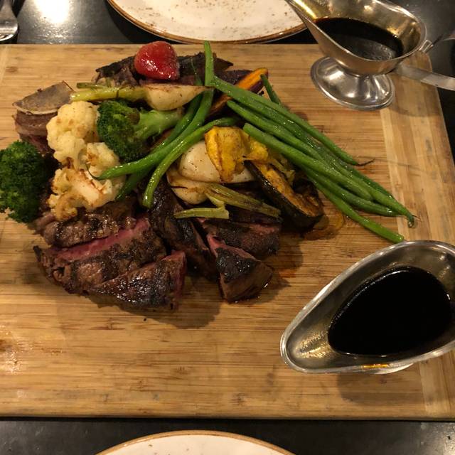 Maggie Oakes Restaurant - Montréal, QC | OpenTable