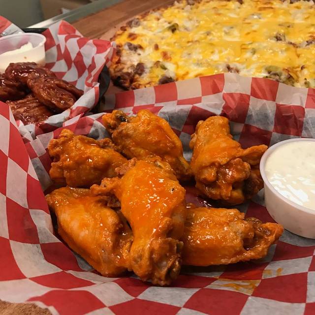 Red's Savoy Pizza - Apple Valley Restaurant - Apple Valley, MN | OpenTable