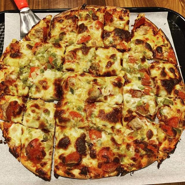 Red's Savoy Pizza - Apple Valley Restaurant - Apple Valley, MN | OpenTable