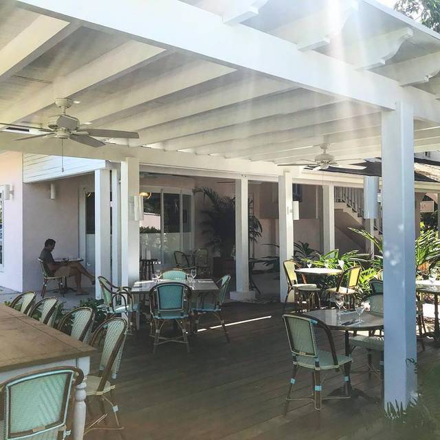 Island Brothers & CIE Nassau Restaurant - Nassau, New Providence ...