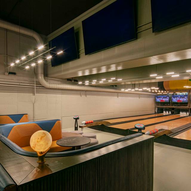 Liberty Lanes at Philadelphia Marriott Downtown Restaurant ...