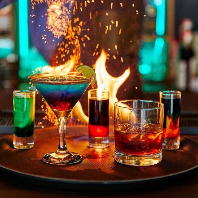 The Reading Room - Updated 2024, Cocktail Bar in Chicago, IL