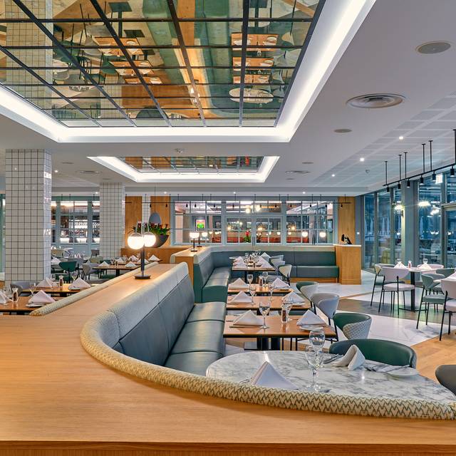 Glaze Restaurant at Crowne Plaza Marlow - Marlow, Buckinghamshire ...