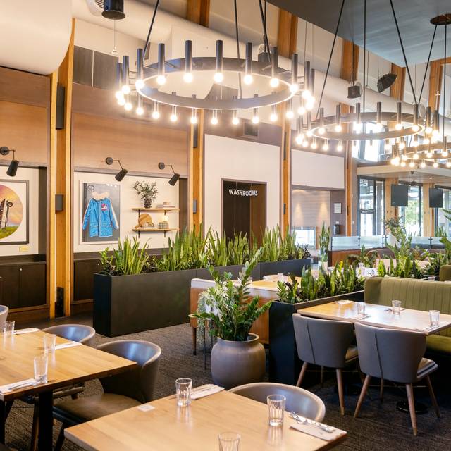 Earls Kitchen Bar St Vital Winnipeg Restaurant Winnipeg Mb