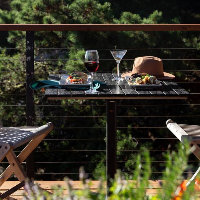 The Attic Lounge at Salishan Coastal Lodge Restaurant - Gleneden Beach ...