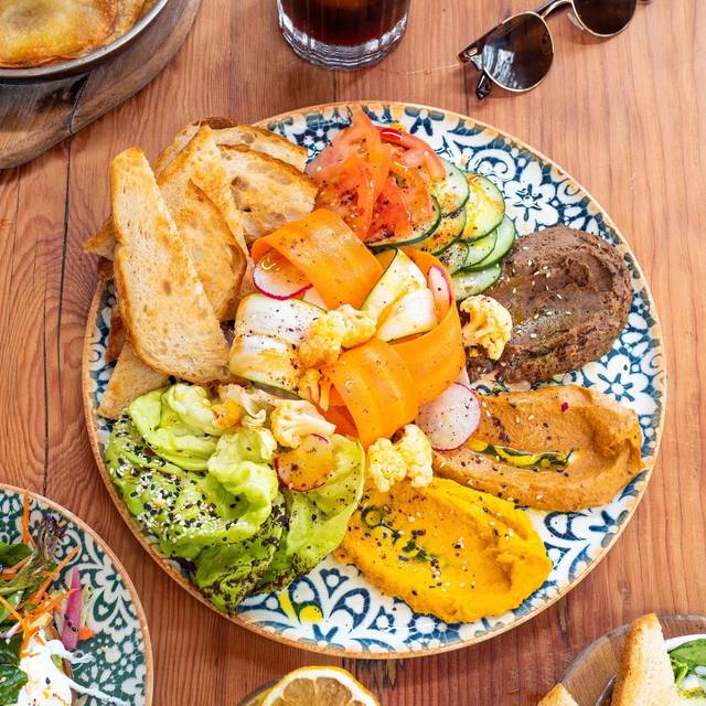 Cafe 21 University Heights - Updated 2026, International Restaurant in ...