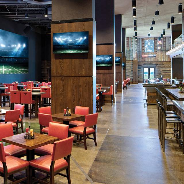 Mountain Pass Sports Bar - Gaylord Rockies Restaurant - Aurora, CO ...