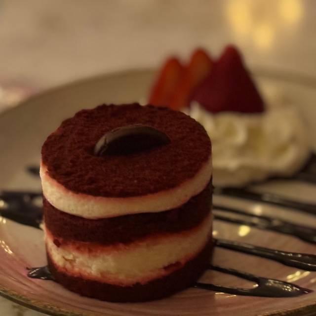 Pinky Promise Champagne Bar - Updated 2026, American Restaurant in ...