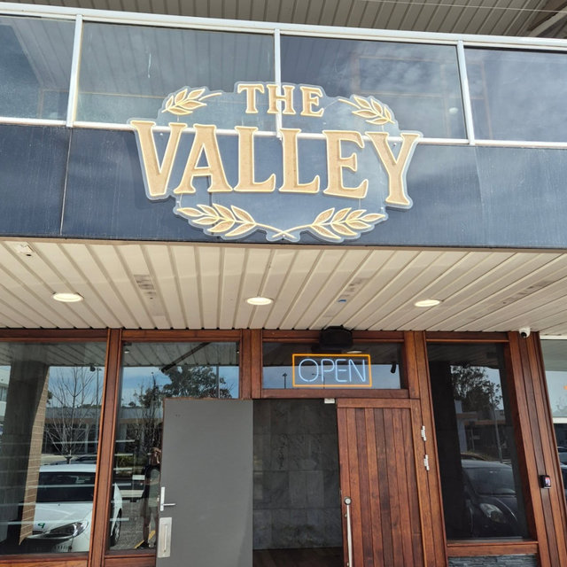 The Valley Pub Restaurant - Wanniassa, AU-ACT | OpenTable