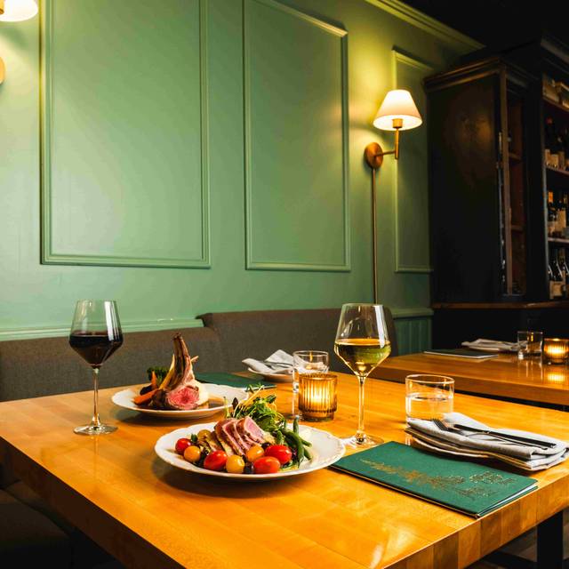 Mono Cliffs Inn - Updated 2025, Farm To Table Restaurant in Orangeville, ON