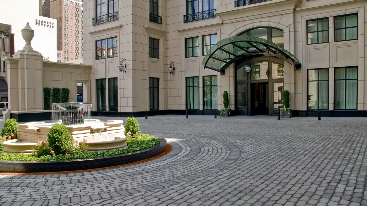 The Lobby Lounge at The Waldorf Astoria Chicago Restaurant - Chicago ...