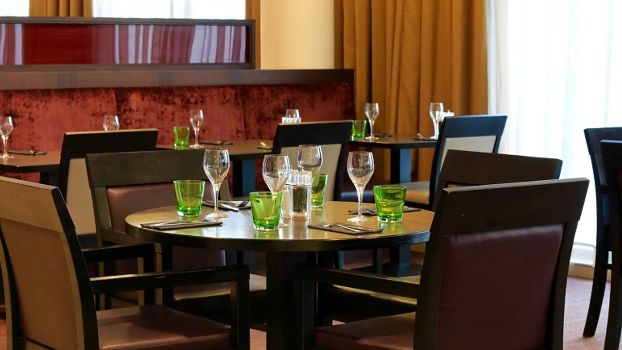 Restaurante Traders Restaurant at Holiday Inn - London, | OpenTable