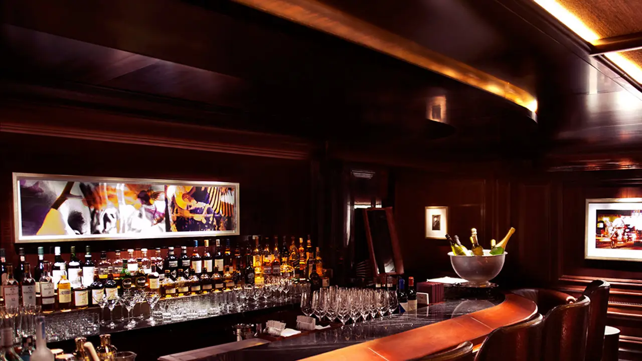 The Bar - The Peninsula Hong Kong Restaurant - Kowloon, Hong Kong ...