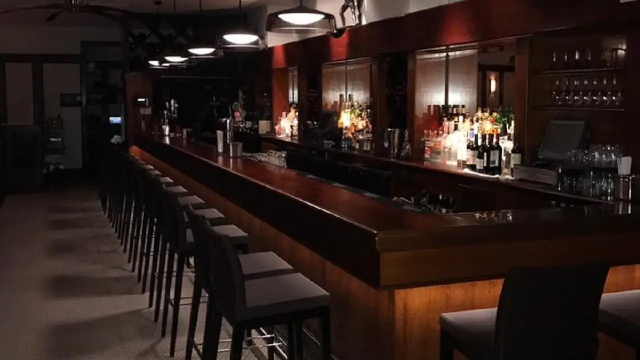 Restaurant Bobby Van's Steakhouse - Bridgehampton - Bridgehampton, NY ...