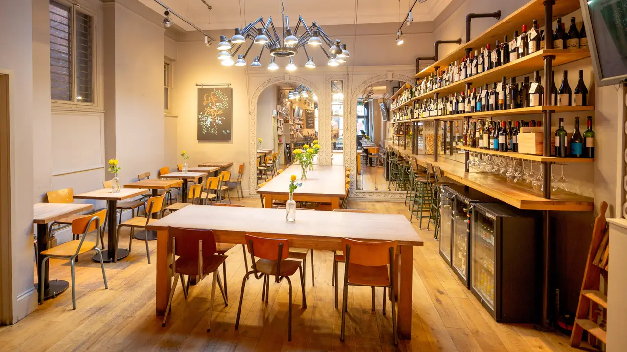 Notes Coffee Roasters & Bar Trafalgar Square - Top Rated Restaurant in ...