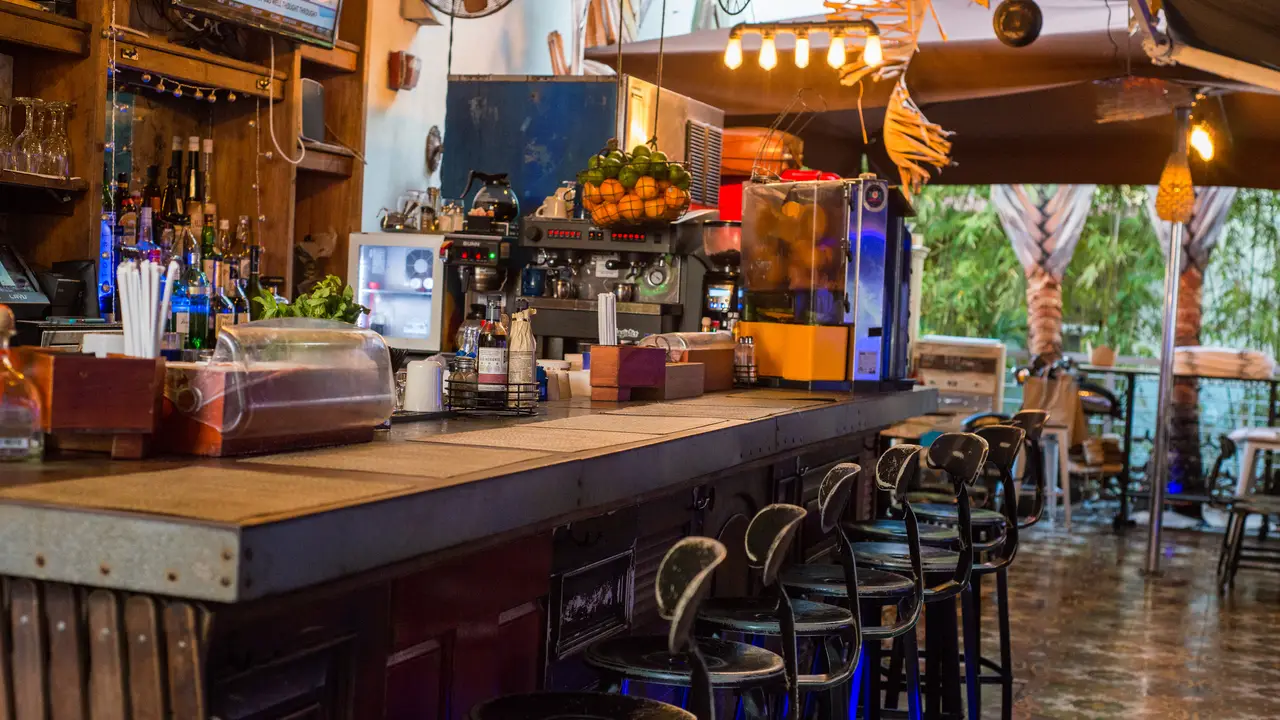 Mas Cuba Cafe & Bar - Riviera South Beach Restaurant - Miami Beach ...