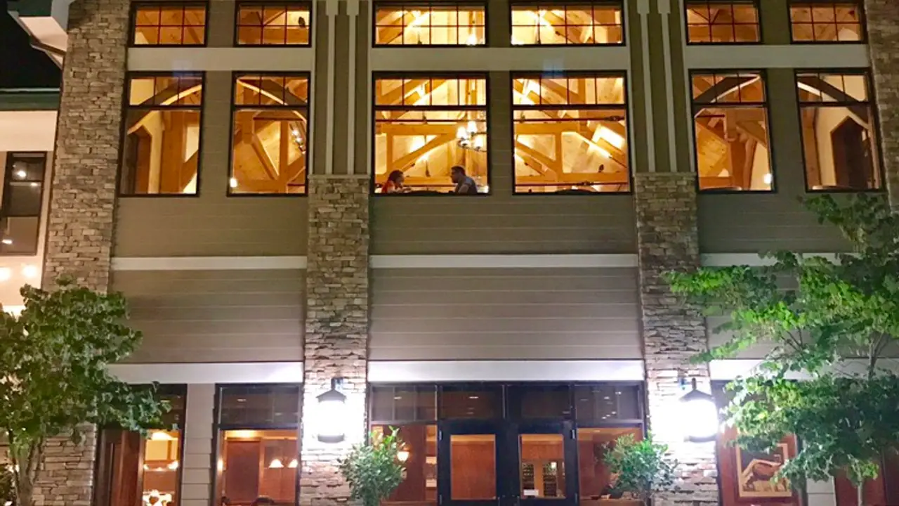 Restaurante Stillwaters Restaurant at Stonewall Resort - Roanoke, , WV ...