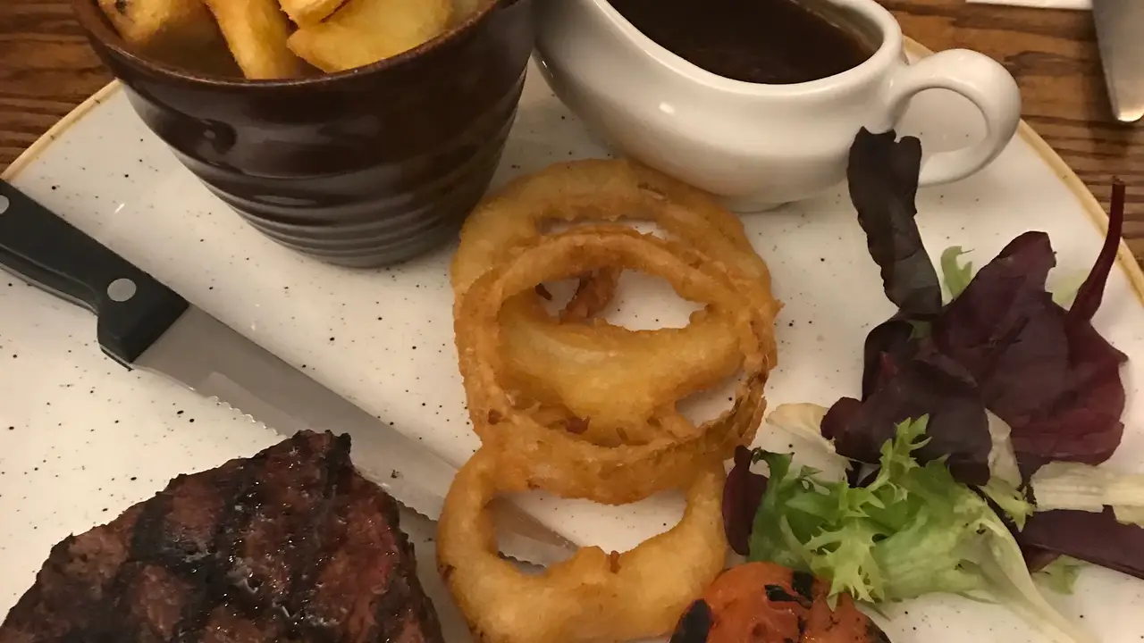 Restaurante The Castell Mynach - Pontyclun, , Mid Glamorgan | OpenTable