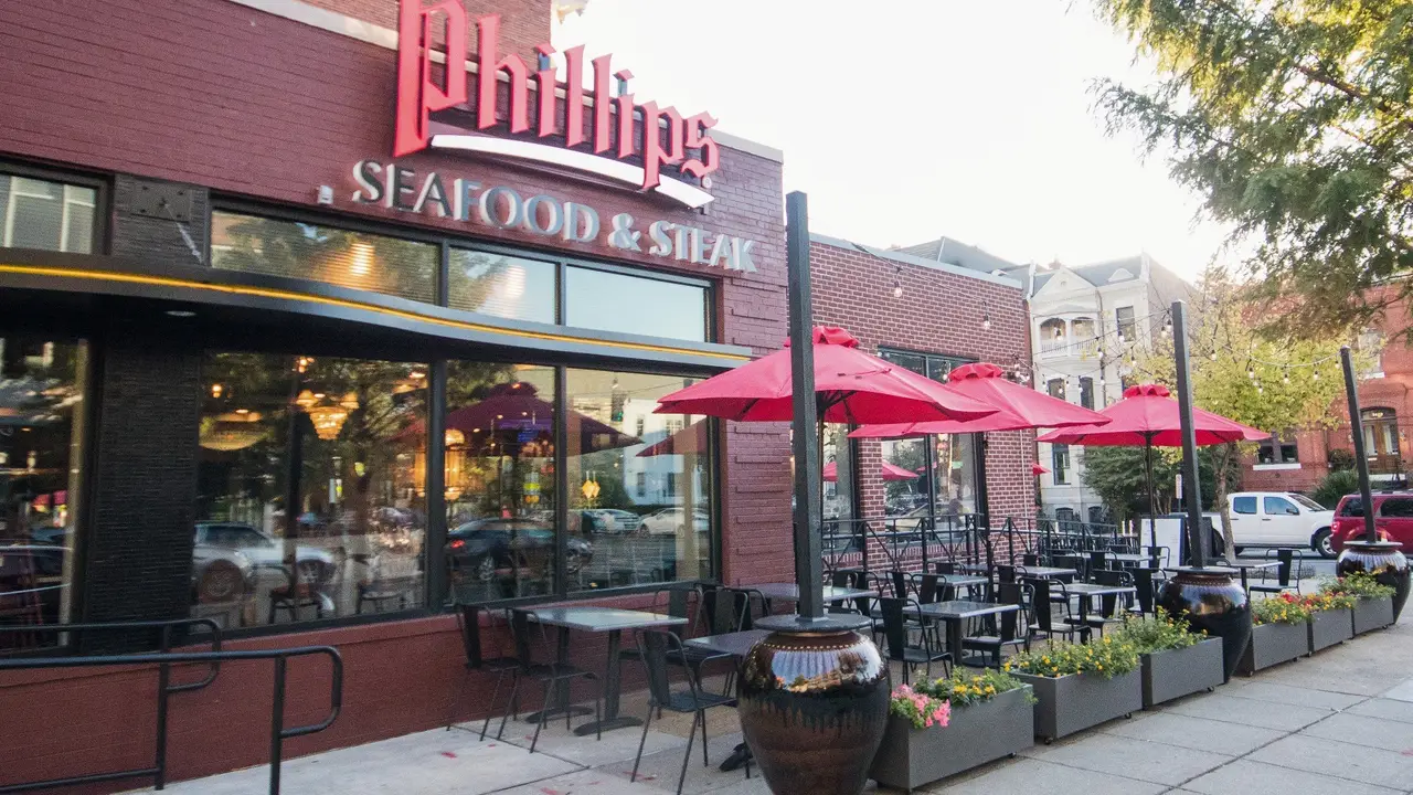 Restaurante Phillips Seafood & Steak - Permanently Closed - Washington ...