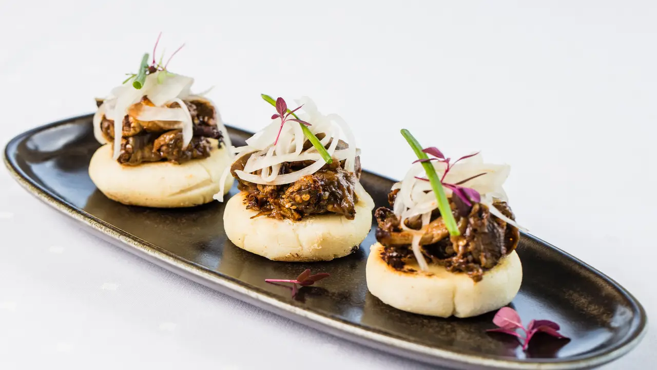 Elements Restaurant at Bucuti & Tara Beach Resort - Adults Only - Eagle ...