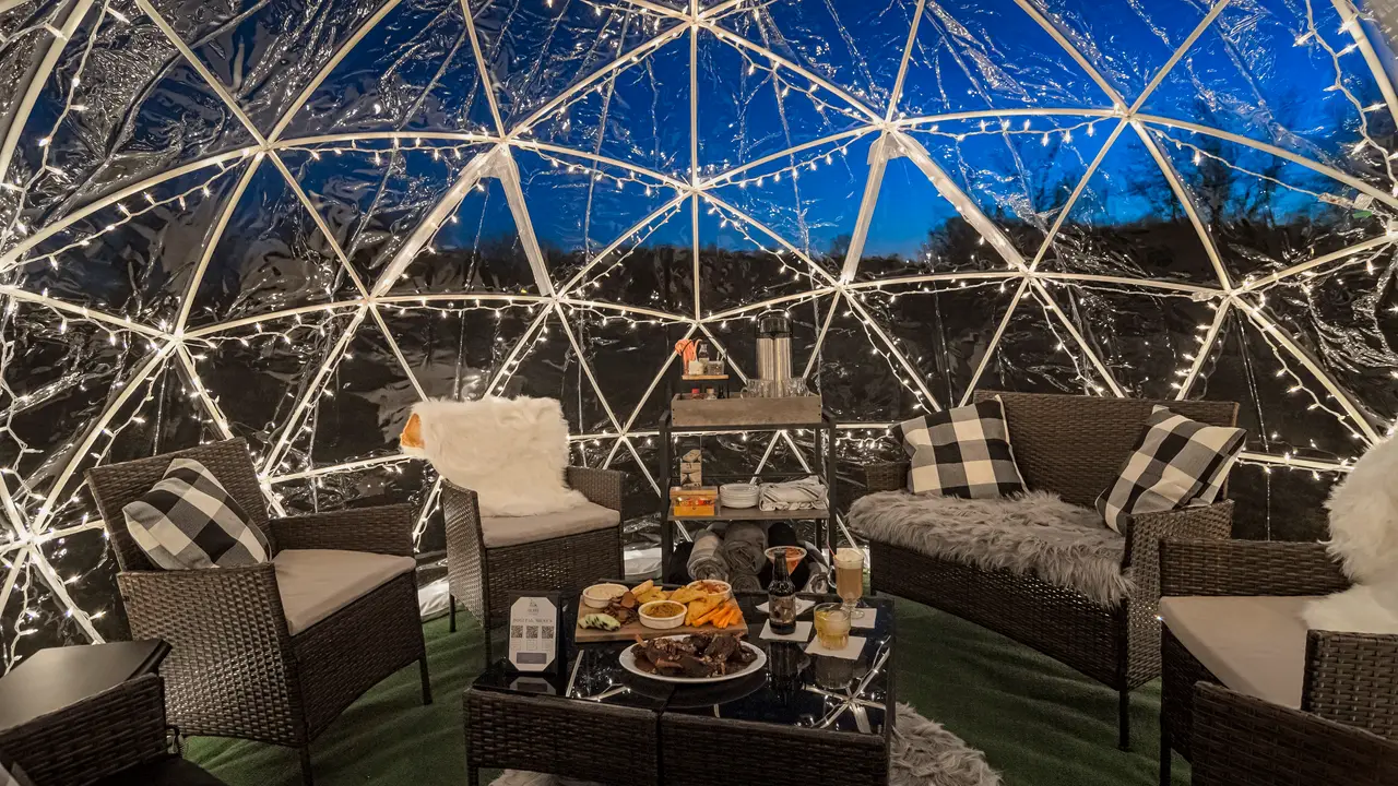 Igloos on the Green at Muskego Lakes Country Club Restaurant - Muskego ...