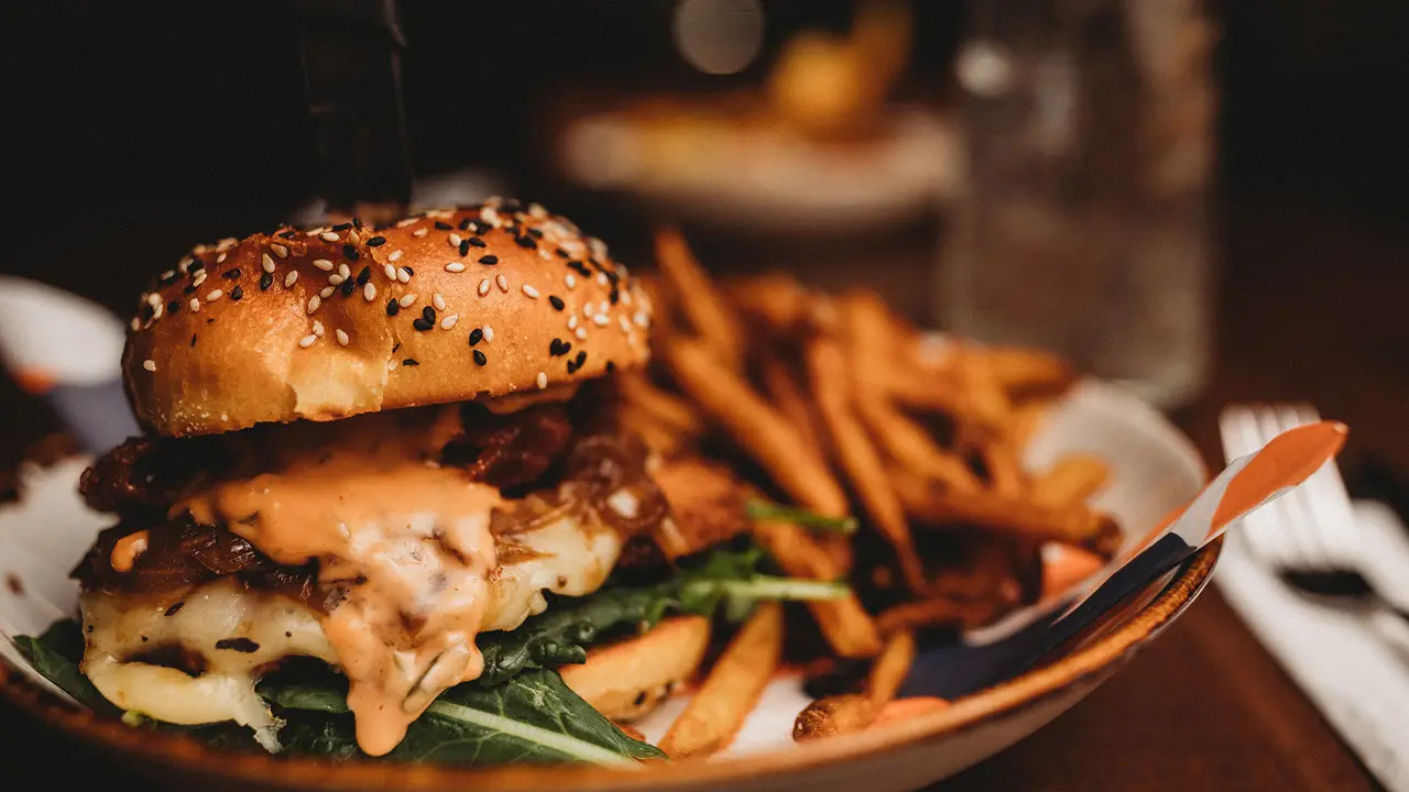 Restaurante Seventy Two Kitchen & Patio - Fort McMurray, AB | OpenTable