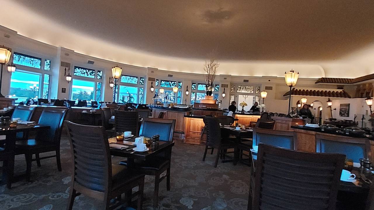 Hershey Circular Dining Room