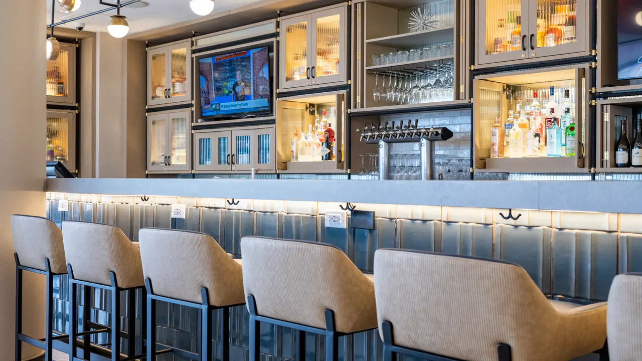 GOLD COAST KITCHEN + COCKTAILS - Miami Marriott Biscayne Bay Restaurant ...